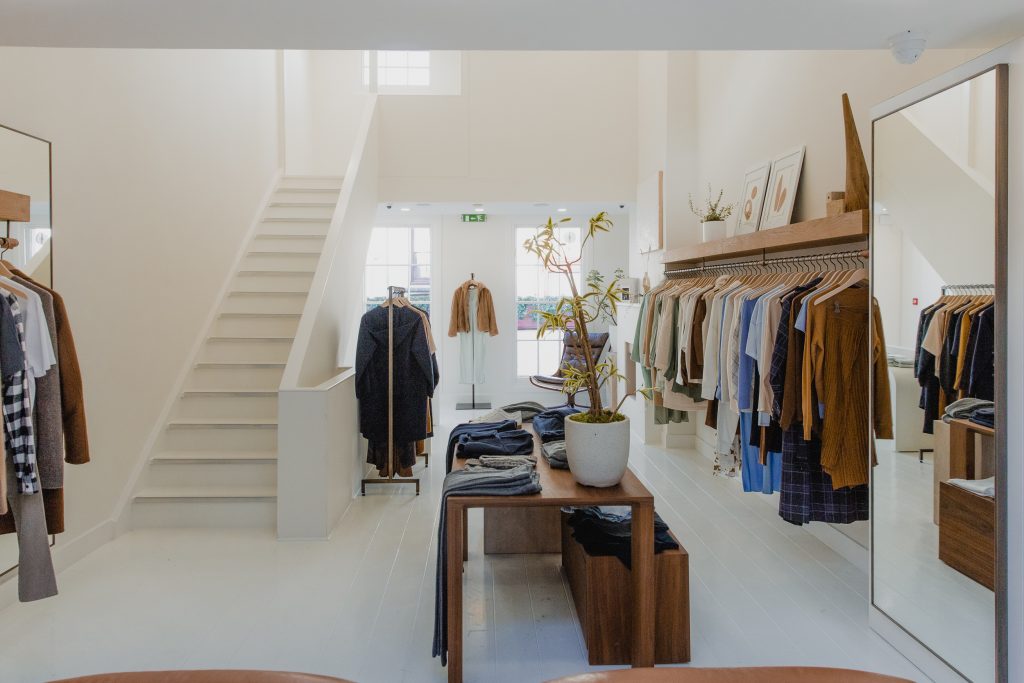VINCE CONTINUES RETAIL GROWTH WITH TWO NEW STORES - MR Magazine